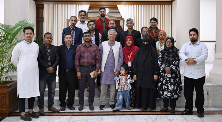 জুলাই শহীদ পরিবারের সঙ্গে প্রধান উপদেষ্টার সাক্ষাৎ - Torun Majhi